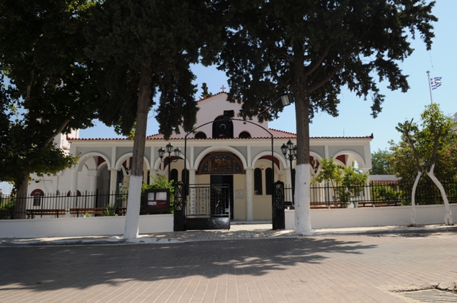 Ἱερός Ναός Κοιμήσεως Θεοτόκου Νέων Παλατίων Ὠρωποῦ