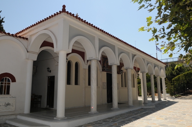 Ἱερός Ναός Κοιμήσεως Θεοτόκου Νέων Παλατίων Ὠρωποῦ
